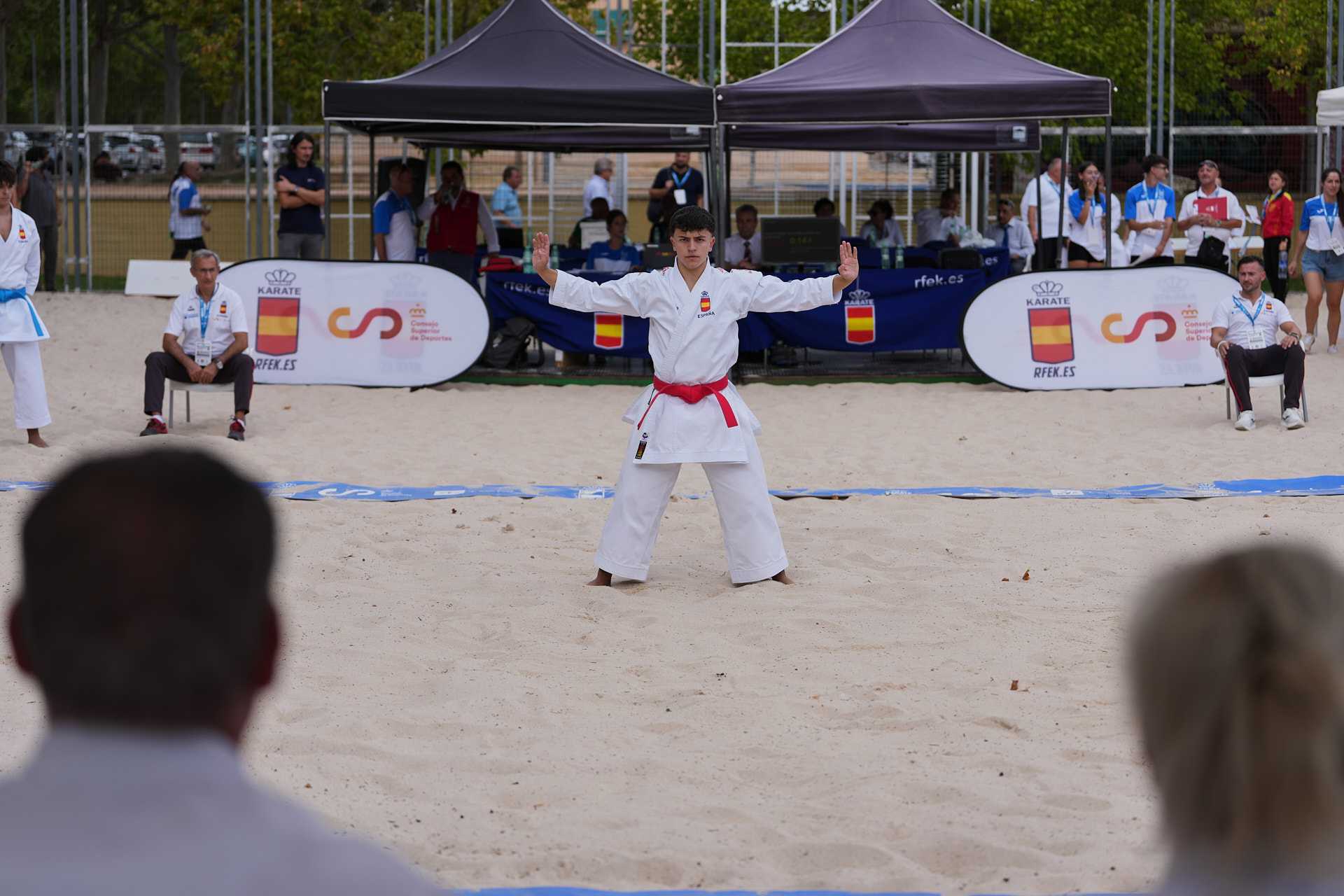 Los juegos de kata en la playa brillan en el 31.º Campeonato Mediterráneo de Karate - Karate News